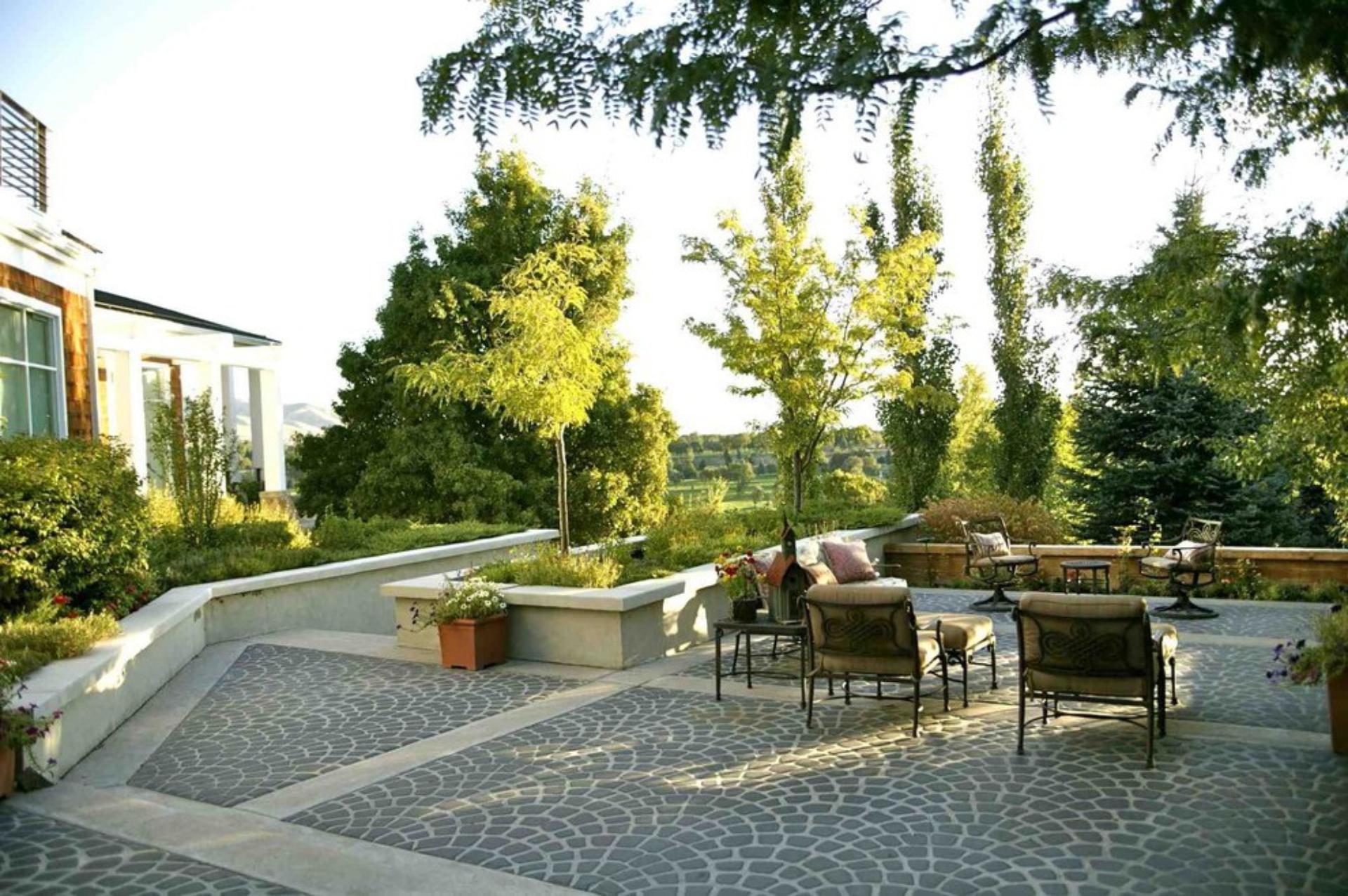 4 exemples de jolies terrasses en béton pour votre case à La Réunion